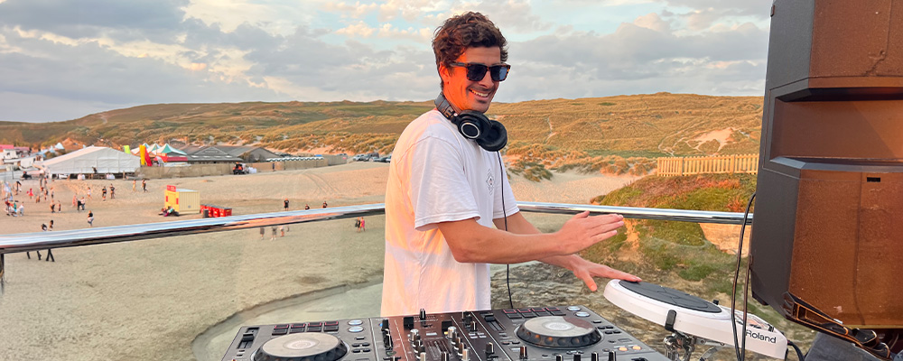 Sundowner Sessions – Jazz Mango | Lusty Glaze Beach